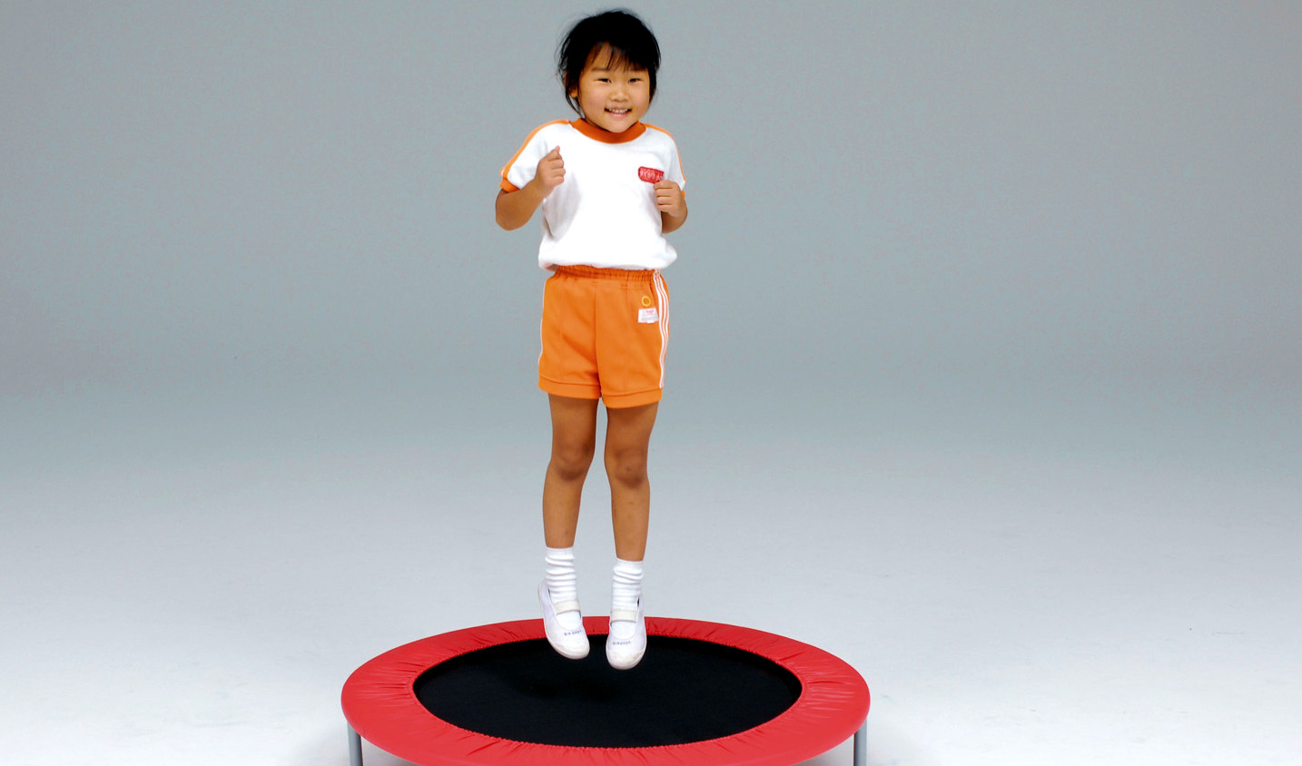 ジャンピングで全身運動 | トーエイライト株式会社 TOEI LIGHT | 体育